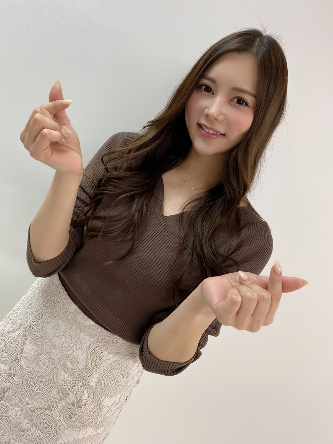 白峰ミウ (白峰美羽,Shiromine Miu)人物百科资料及影视作品 - 影迷之家