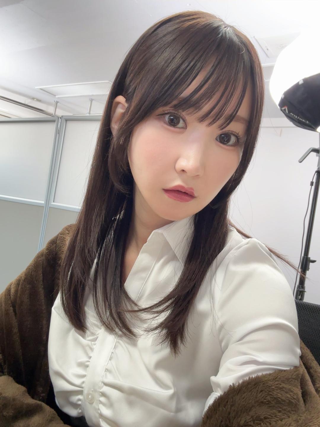 依本しおり (依本栞,Yorimoto Shiori)人物百科资料及影视作品 - 影迷之家