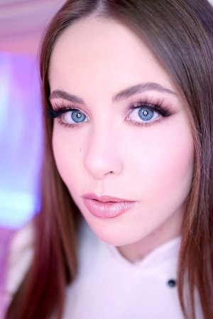 Naomi Blue 人物百科资料及影视作品 - 影迷之家